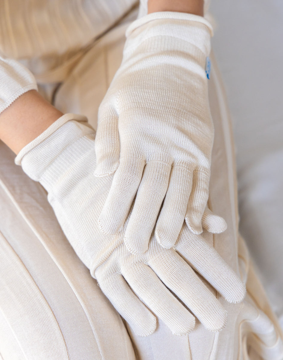 【純国産シルク100%】おやすみシルク手袋 KURUMIFACTORY 日本製 ホールガーメント 手荒れ対策 ユニセックス｜環境にやさしいサステナブル素材の国産ニット専門ファッション通販 ...